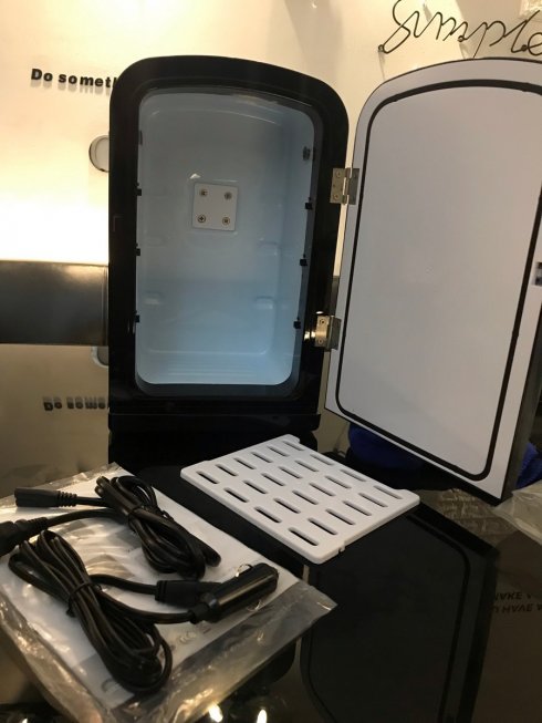 Kulkas mini (pendingin kecil untuk minuman) - 6L untuk 4 kaleng besar ...