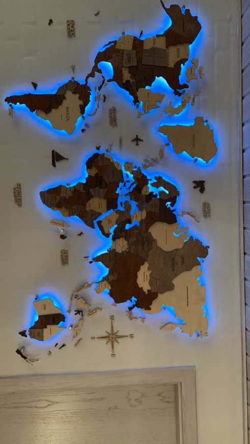 Decoração de parede 3D com mapa-múndi em madeira com retroiluminação ...