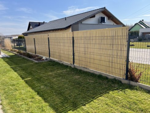 Umplutura din plastic din plasă (gard) și panouri rigide PVC - benzi 3D ...