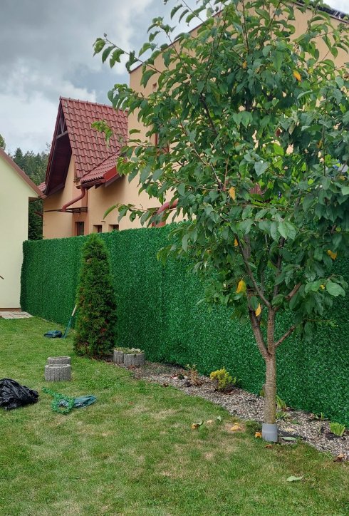 Umely živy plot imitácia trávy - tráva plotová výplň rolka šírka 10m s ...