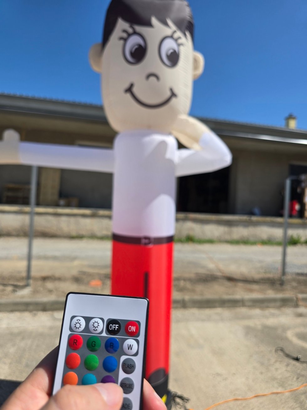 Inflatable figure blow up air dancer - Universal attention catcher ...